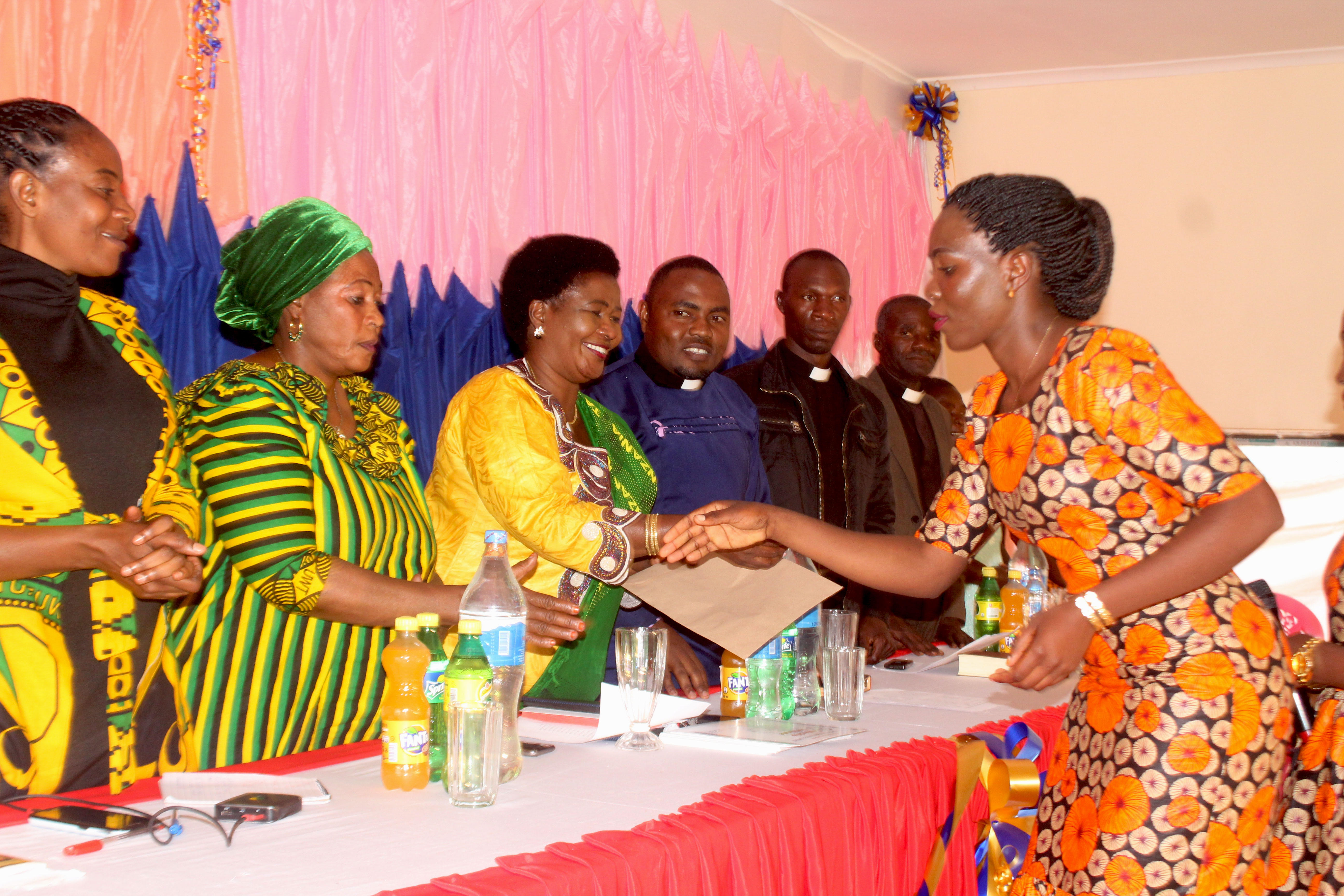 MBUNGE KABATI AWAWEZESHA WANAFUNZI WA UKWATA LUNGEMBA KUREKODI ALBAMU ...