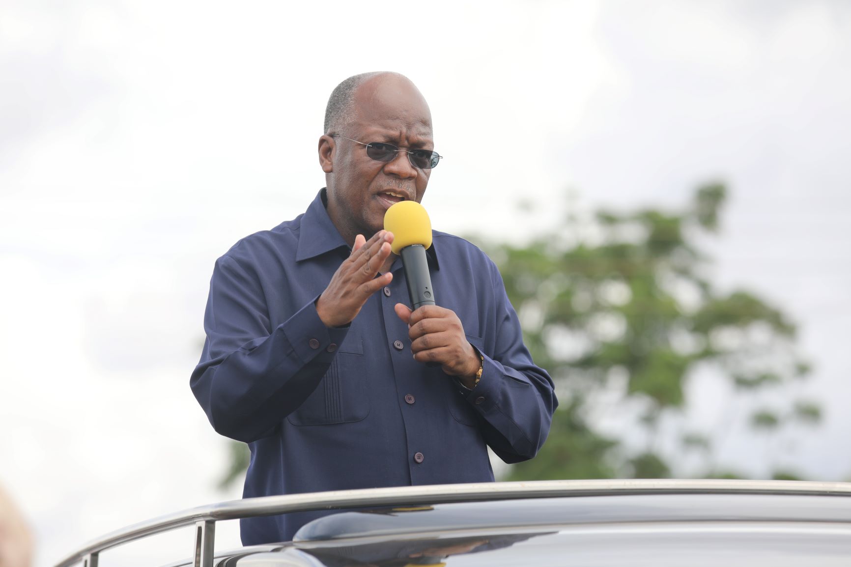 RAIS MHE. DKT. MAGUFULI AZUNGUMZA NA WANANCHI WA ISAKA MKOANI SHINYANGA ... RAIS MHE. DKT. MAGUFULI AZUNGUMZA NA WANANCHI WA ISAKA MKOANI SHINYANGA ...