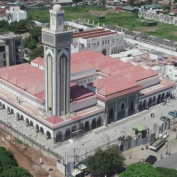 MFALME WA MOROCCO ARIDHIA KUFUNGULIWA KWA MSIKITI WA MOHAMED WA SITA ...