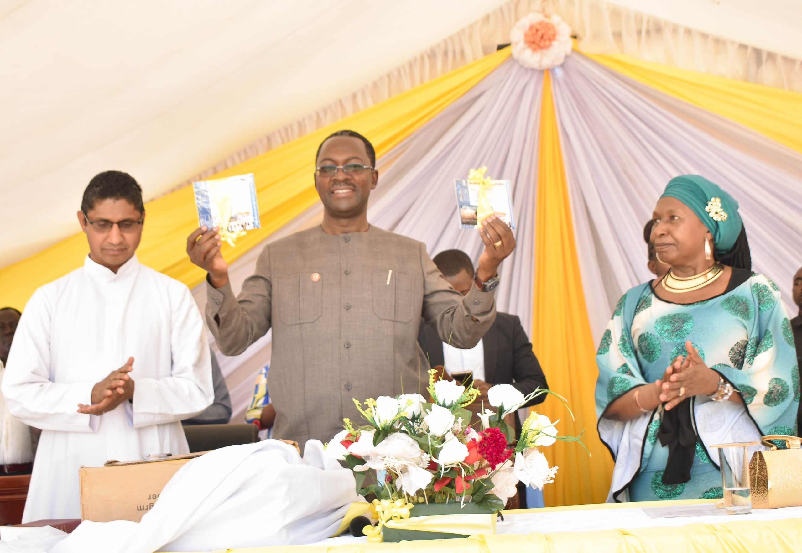 WAZIRI SIMBACHAWENE, AMPONGEZA MAMA TUNU PINDA – Full Shangwe Blog WAZIRI SIMBACHAWENE, AMPONGEZA MAMA TUNU PINDA – Full Shangwe Blog