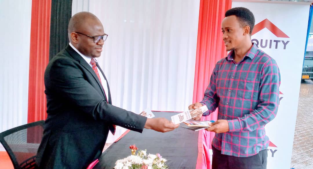 WANANCHI WAASWA JUU YA FEDHA ZAO – Full Shangwe Blog WANANCHI WAASWA JUU YA FEDHA ZAO – Full Shangwe Blog