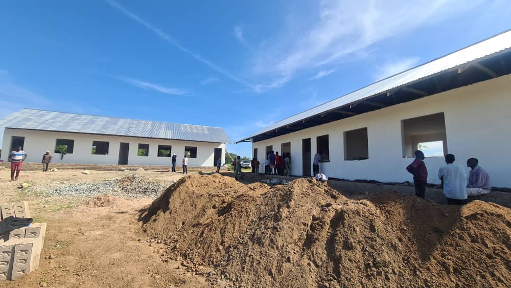 RC MEJA JENERALI MZEE AKAGUA UJENZI WA SHULE MPYA YA SANZATE, BUNDA ... RC MEJA JENERALI MZEE AKAGUA UJENZI WA SHULE MPYA YA SANZATE, BUNDA ...