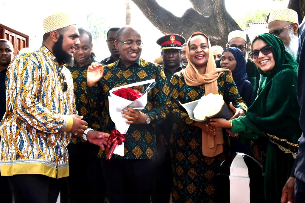 RAIS DK.MWINYI AZINDUA MRADI WA MADUKA YA DARAJANI SOUK – Full Shangwe Blog