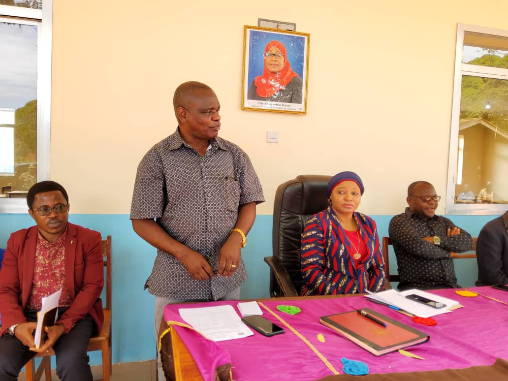 WANANCHI WA MBINGA WAMPONGEZA MBUNGE JONAS MBUNDA KUHOJI MRADI WA ...