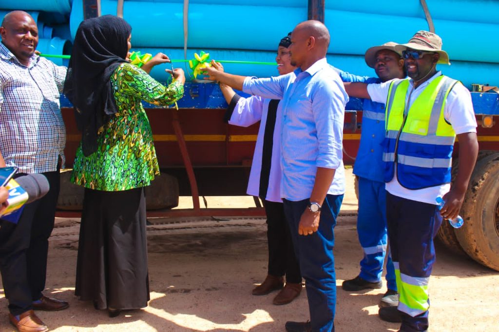 RC TABORA ATHIBITISHA KUPOKEA SHEHENA YA MABOMBA YA UMWAGILIAJI KATIKA ...
