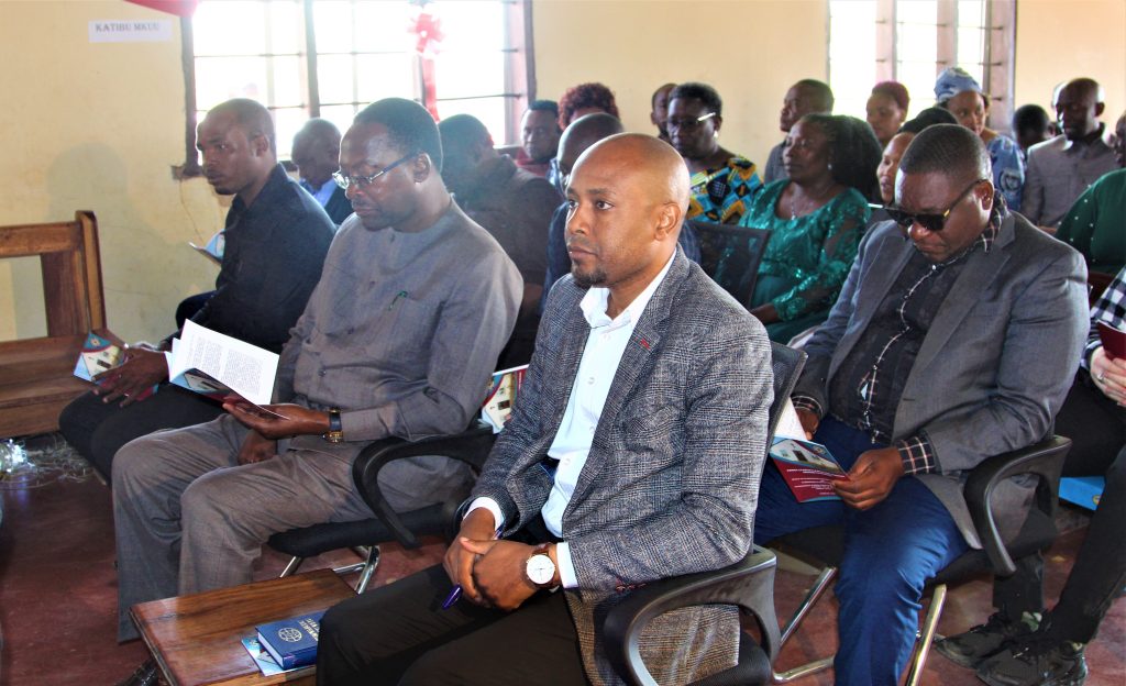 WAZIRI SIMBACHAWENE ATOA WITO KWA KANISA LA KKKT USHARIKA WA KIBAKWE ...