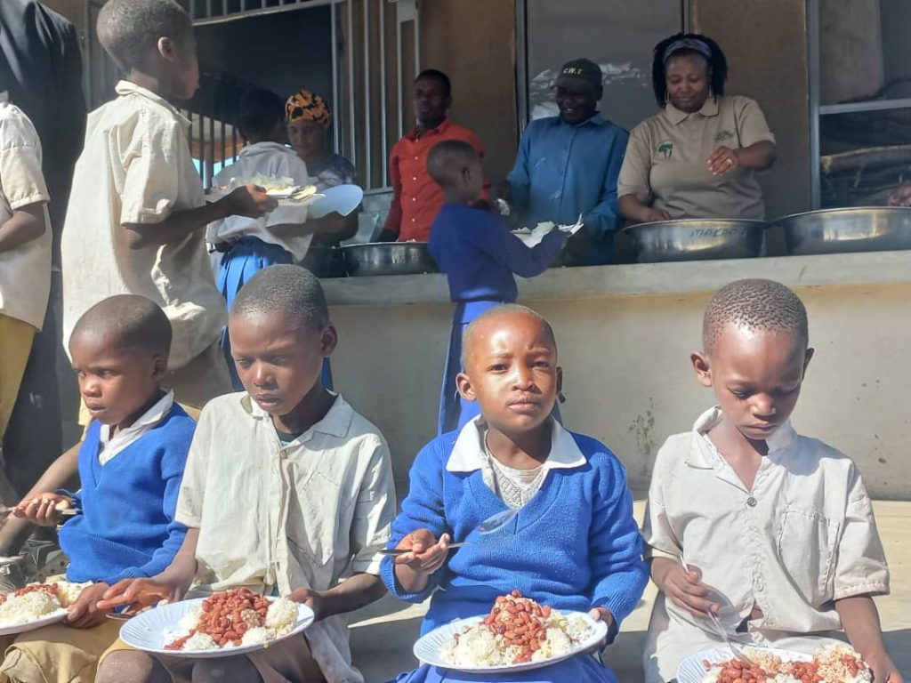 TAASISI YA UHIFADHI YAANZA KUTOA CHAKULA CHA BURE SHULENI – Full ...