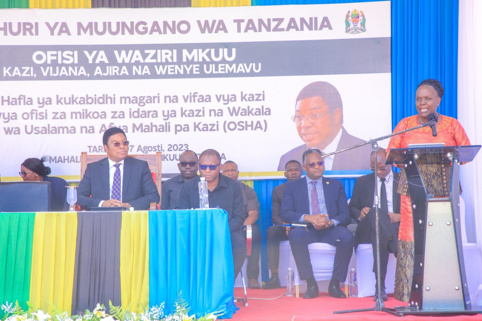 WAZIRI MKUU AKABIDHI MAGARI 30 NA VITENDEA KAZI OFISI ZA MIKOA ZA IDARA ...