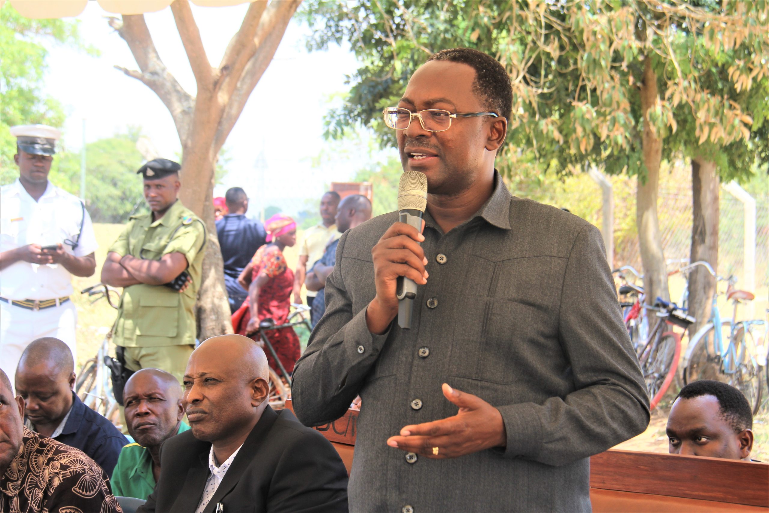 MHE. SIMBACHAWENE AWASIHI WANANCHI KUTUNZA MIRADI INAYOTEKELEZWA NA ...