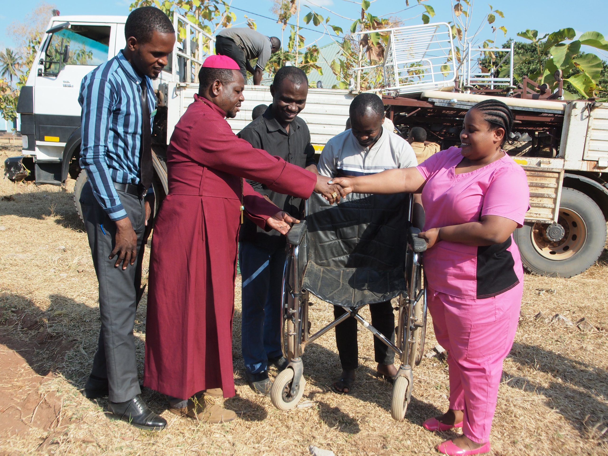 KANISA LA UPENDO WA KRISTO MASIHI -KIUMA LATOA VIFAA TIBA KITUO CHA ...