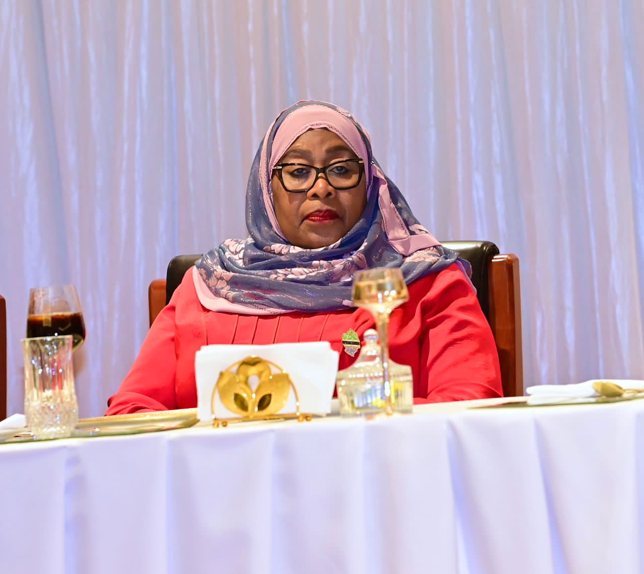 RAIS DKT. SAMIA AANDALIWA DHIFA YA KITAIFA NA MWENYEJI WAKE NCHINI ...