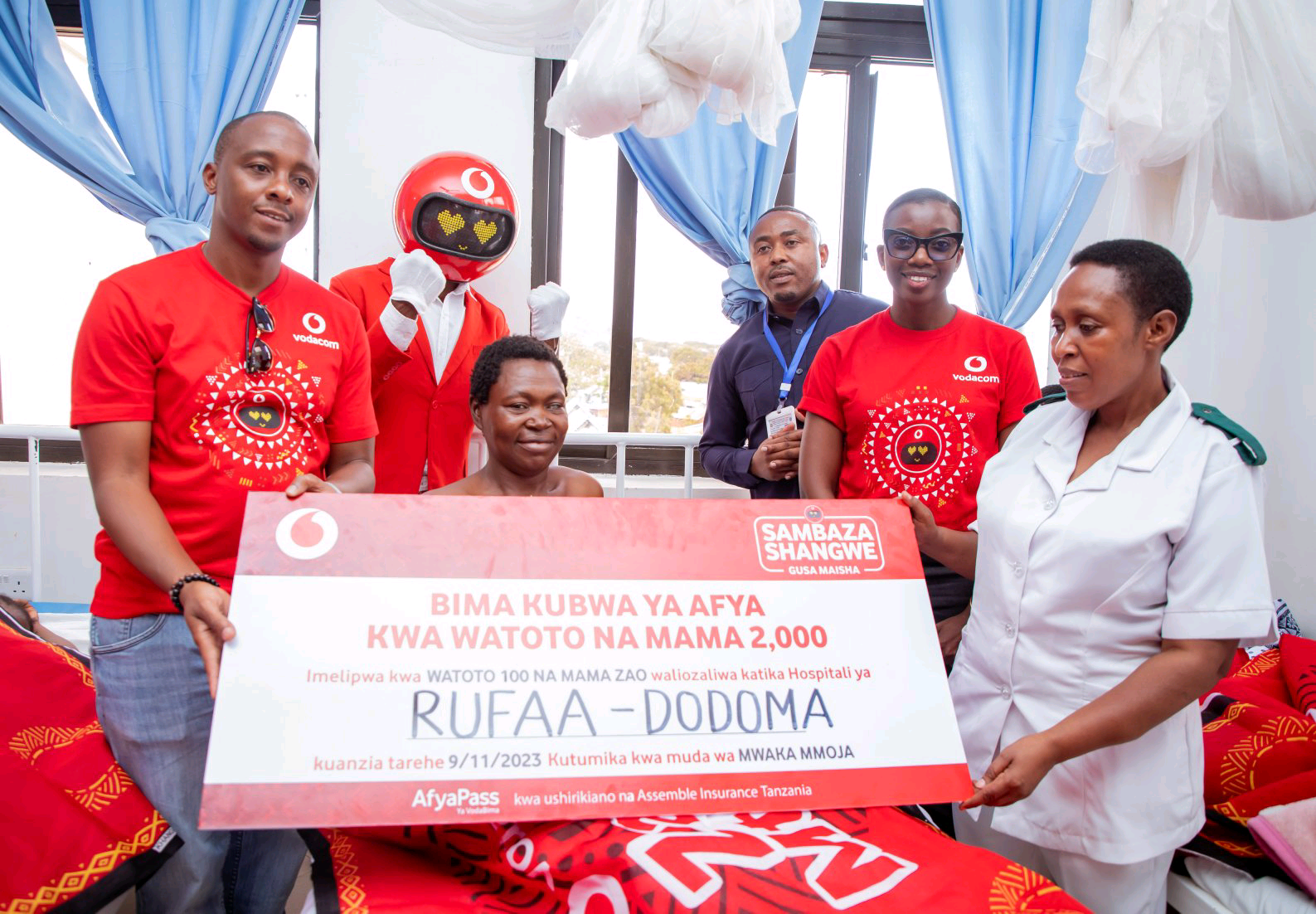 VODACOM YAKABIDHI ZAWADI KWA WASHINDI MBALIMBALI IKIWEMO PESA NA ...