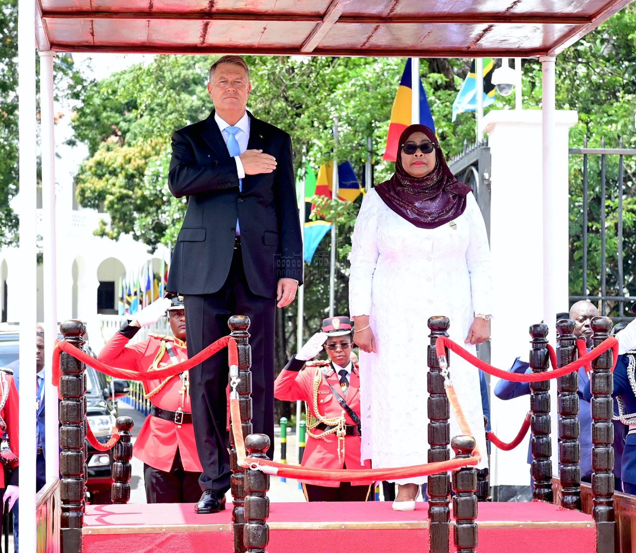 RAIS DKT. SAMIA AMUAGA MGENI WAKE RAIS KLAUS IOHANNIS WA ROMANIA – Full ... RAIS DKT. SAMIA AMUAGA MGENI WAKE RAIS KLAUS IOHANNIS WA ROMANIA – Full ...