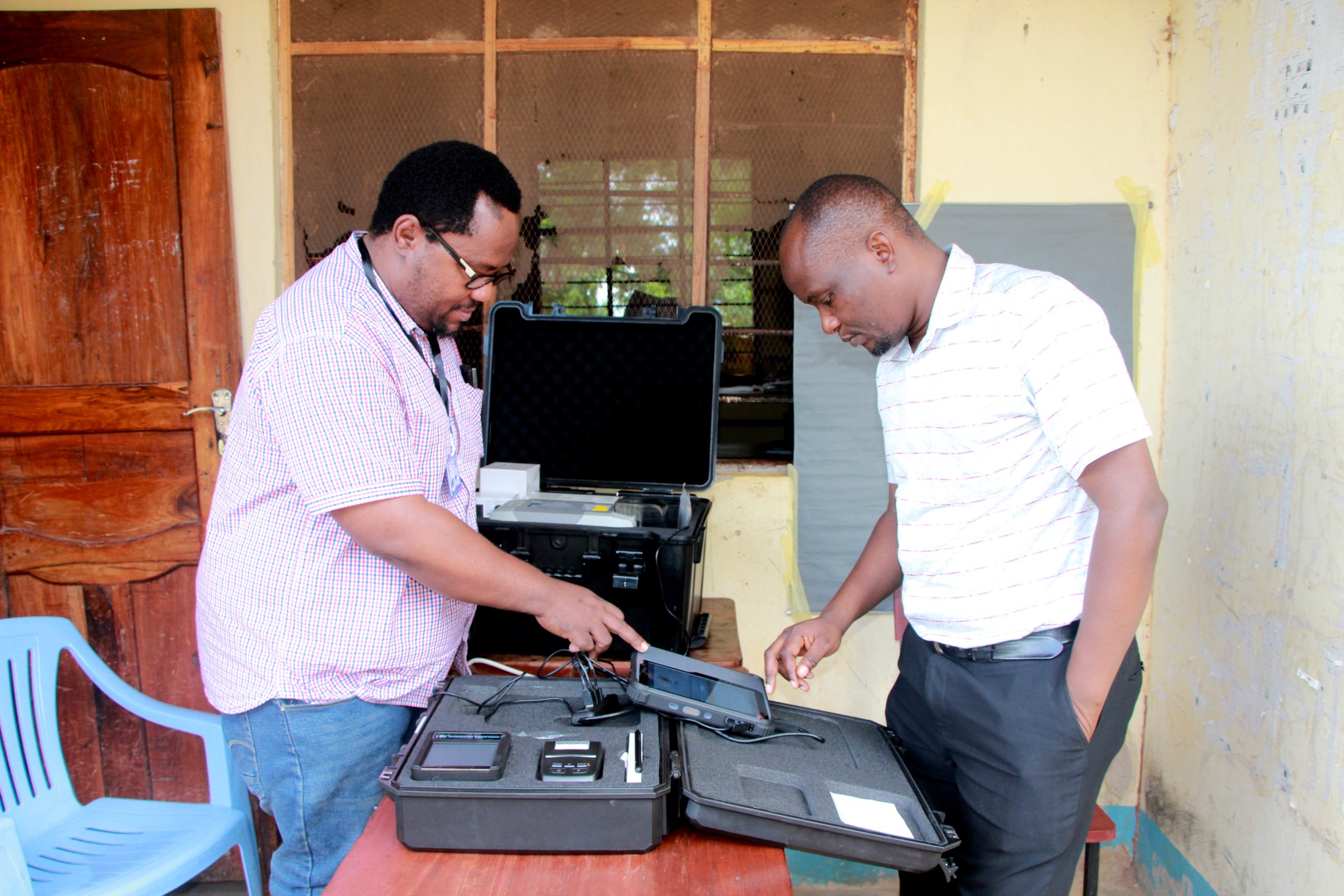 NEC: KISHIKWAMBI KINAMALIZA KILA KITU UBORESHAJI WA DAFTARI LA KUDUMU ...
