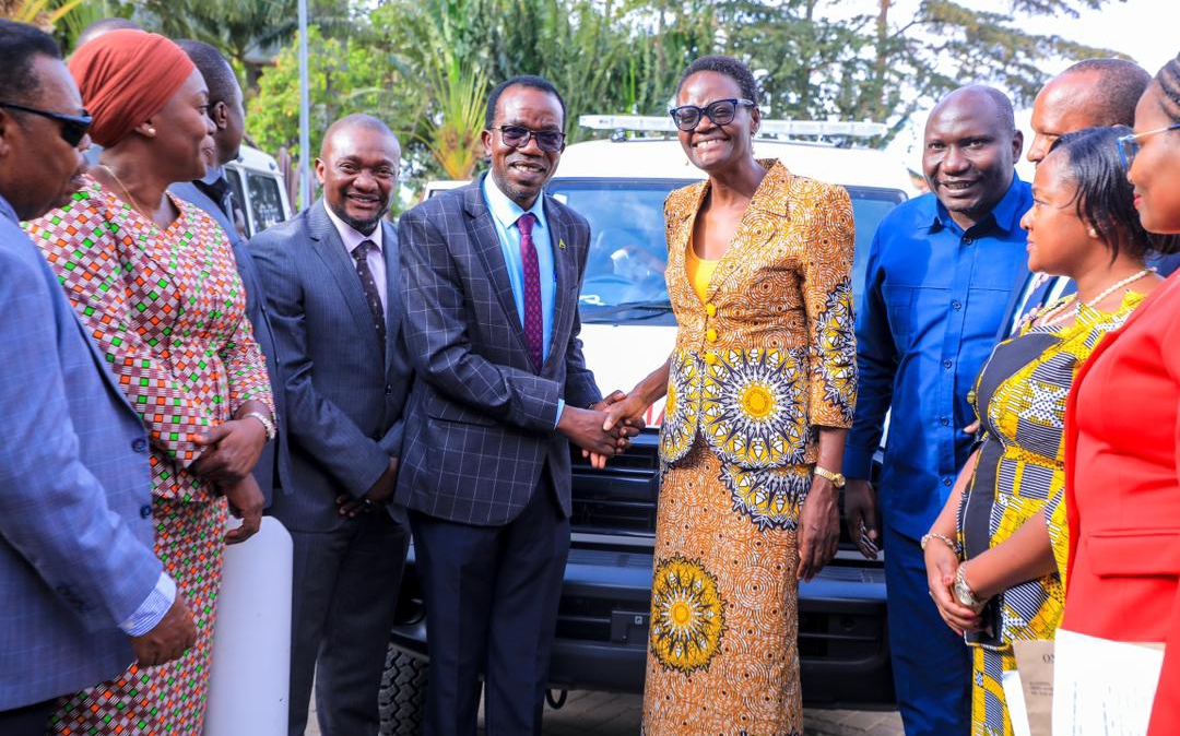 SPIKA TULIA: WABUNGE PELEKENI AMBULANCE MAENEO YENYE UHITAJI SIO ...