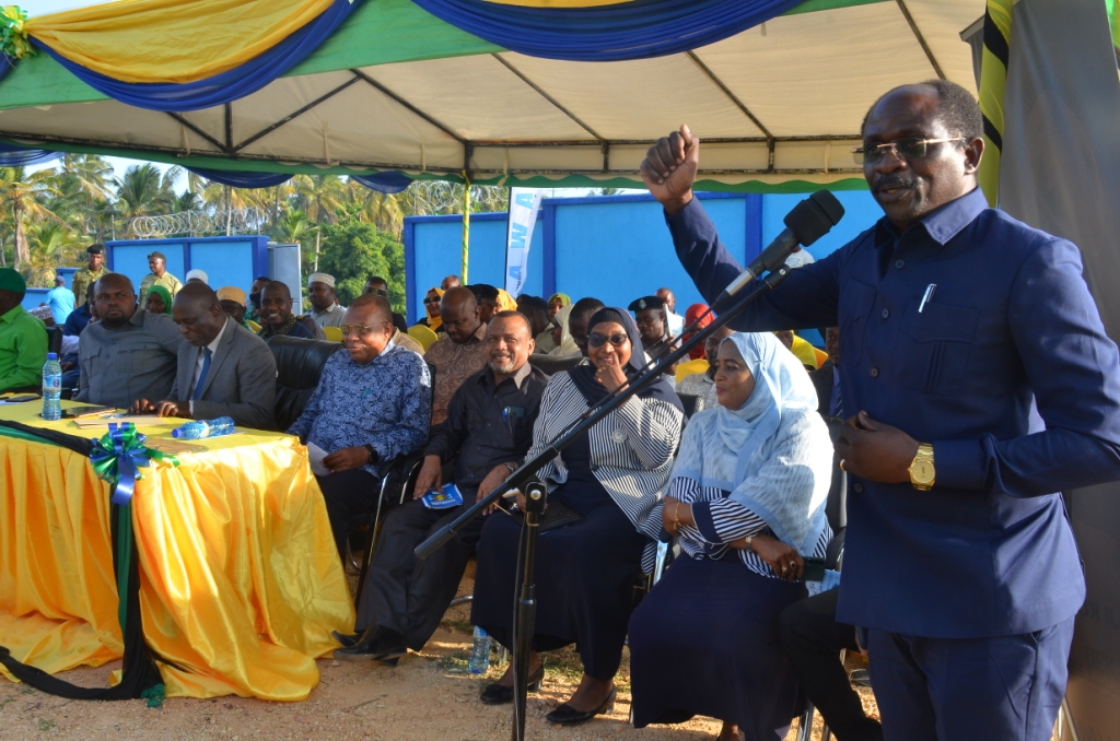 WAZIRI WA NCHI OFISI YA MAKAMO WA PILI HAMZA HASSAN JUMA AFUNGUA TANGI ...