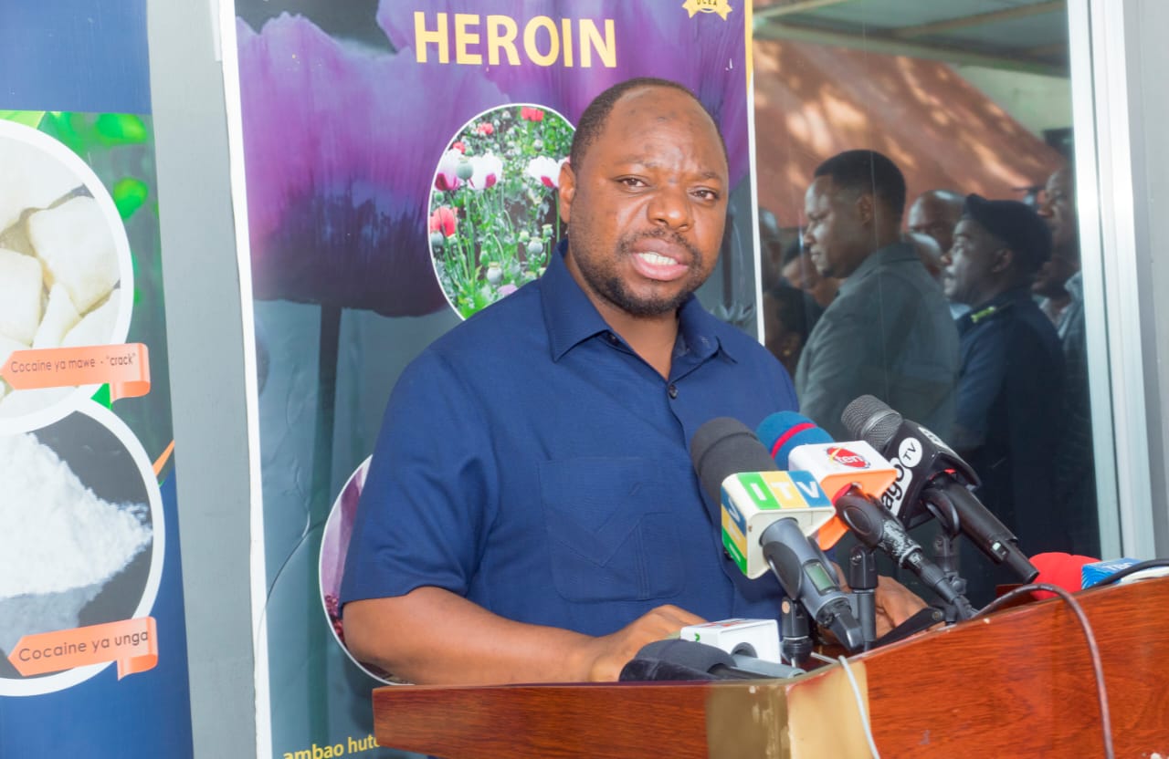 RC CHALAMILA APONGEZA UKAMATAJI WA KG 3,182 ZA MADAWA YA KULEVYA – Full ...