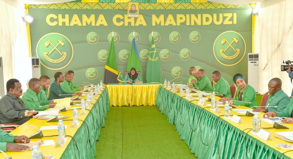 MAKAMU MWEMYEKITI WA CCM ZANZIBAR AMBAI NI RAIS WA ZANZIBAR MHE.DK ...