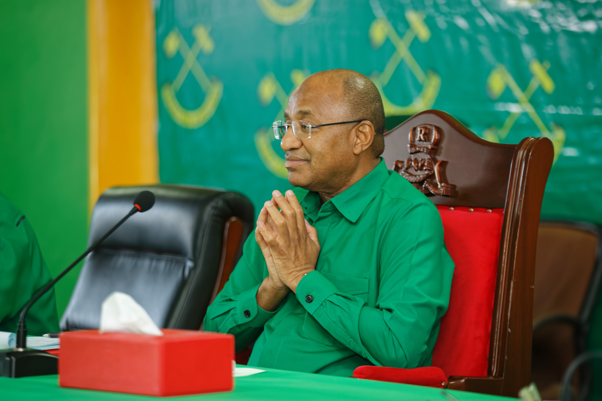 DK.MWINYI AKUTANA NA SEKRETARIETI ZA CCM MIKOA NA WILAYA ZANZIBAR ...