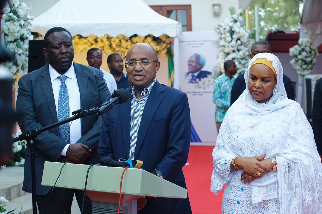 RAIS DK.MWINYI AIFARIJI FAMILIA YA LOWASSA. – Full Shangwe Blog