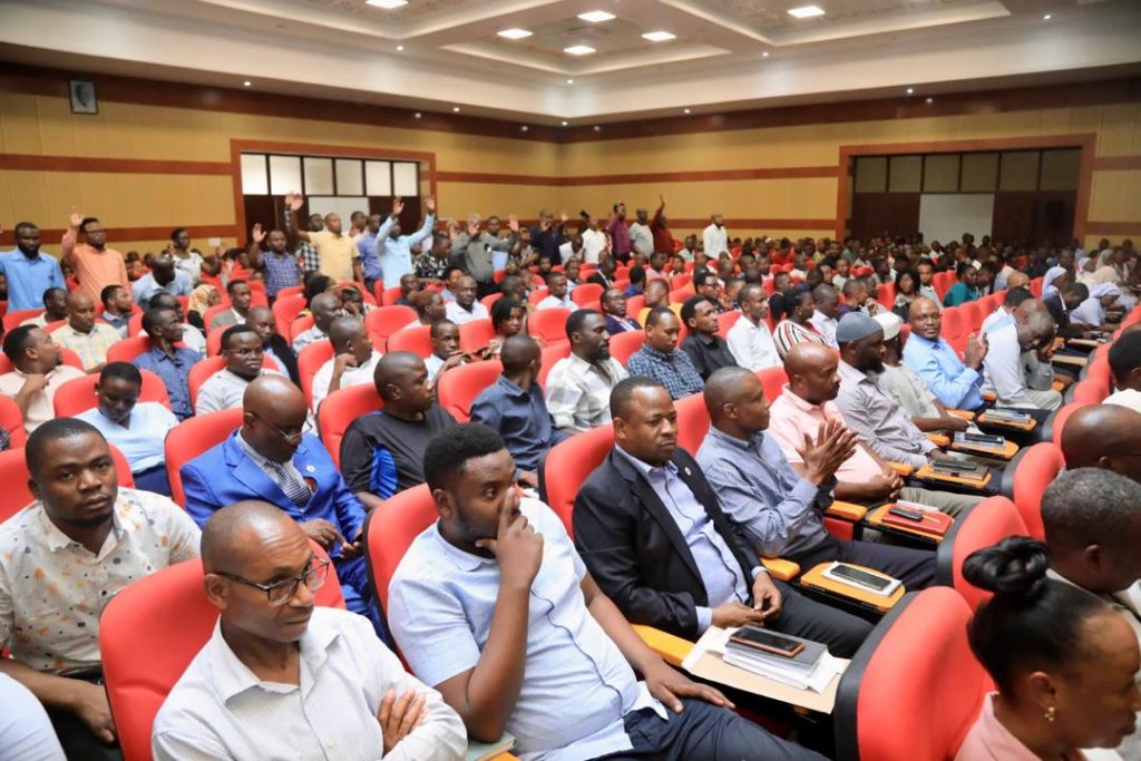 WAGANGA WAFAWIDHI KUANZA KULIPWA POSHO ZA MADARAKA – Full Shangwe Blog WAGANGA WAFAWIDHI KUANZA KULIPWA POSHO ZA MADARAKA – Full Shangwe Blog