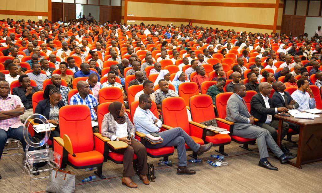 WAGANGA WAFAWIDHI KUANZA KULIPWA POSHO ZA MADARAKA – Full Shangwe Blog WAGANGA WAFAWIDHI KUANZA KULIPWA POSHO ZA MADARAKA – Full Shangwe Blog