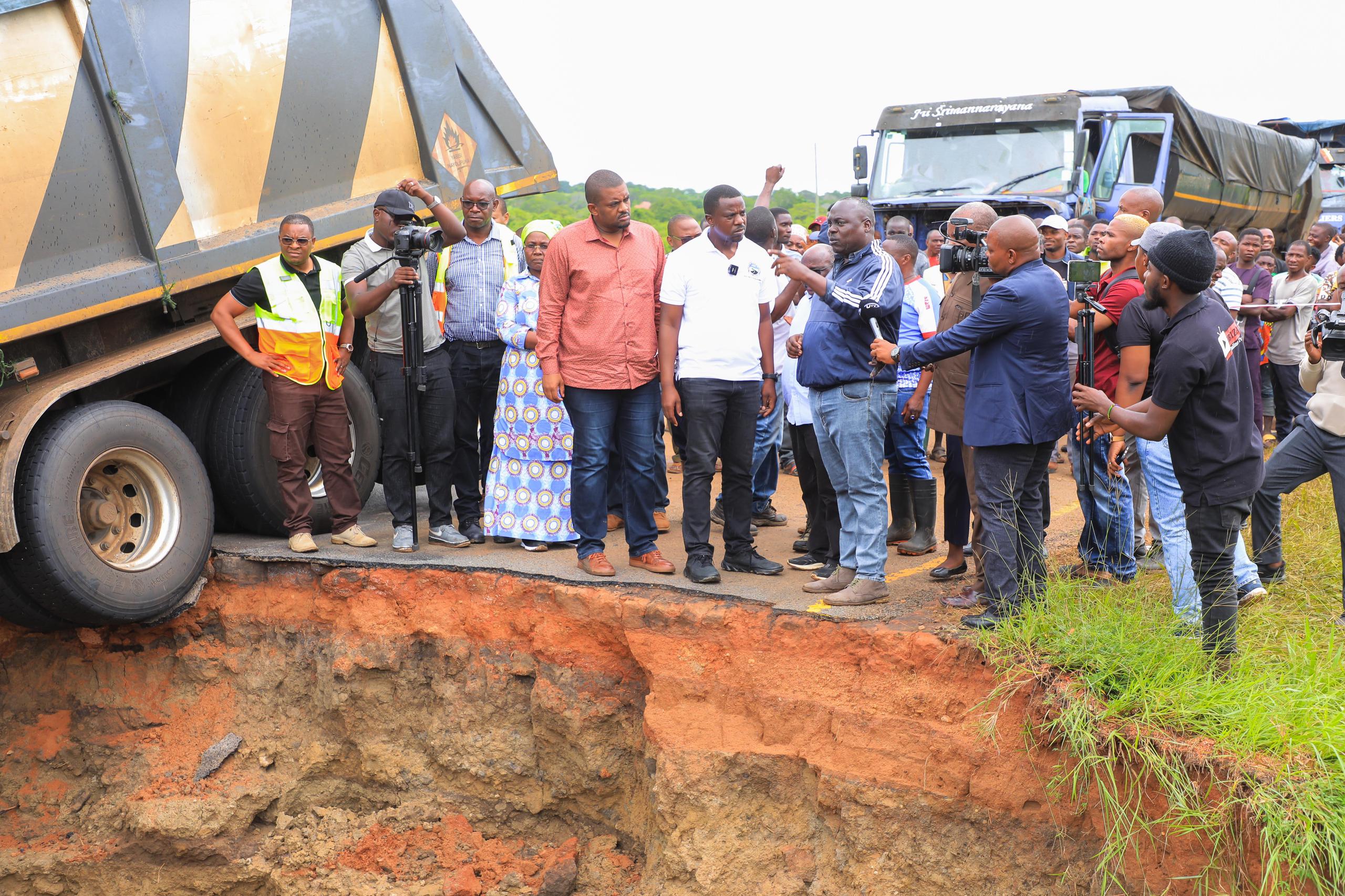 BASHUNGWA ATOA MASAA MATATU KUREJESHWA MAWASILIANO YA BARABARA YA ...