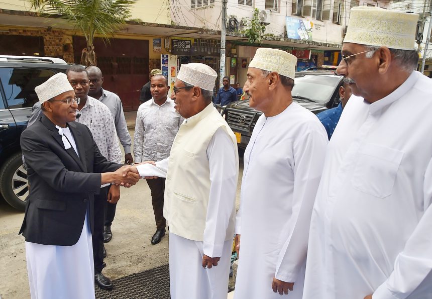 RAIS WA ZANZIBAR DK. MWINYI AHUDHURIA UBADA YA SALA YA IJUMAA NA KISOMO ...