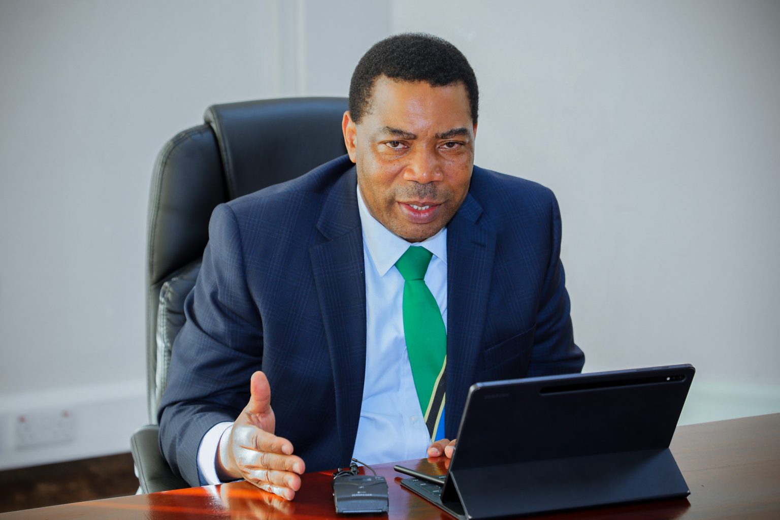 DKT. NCHEMBA AKUTANA NA MKURUGENZI MPYA WA TB – Full Shangwe Blog