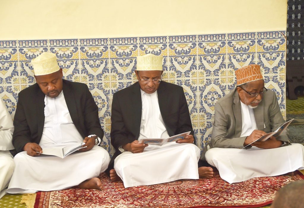 Rais Wa Zanzibar Alhajj Dkhussein Mwinyi Ajumuia Na Wanavyuoni Na Mashekh Katika Kisomo Cha Dua