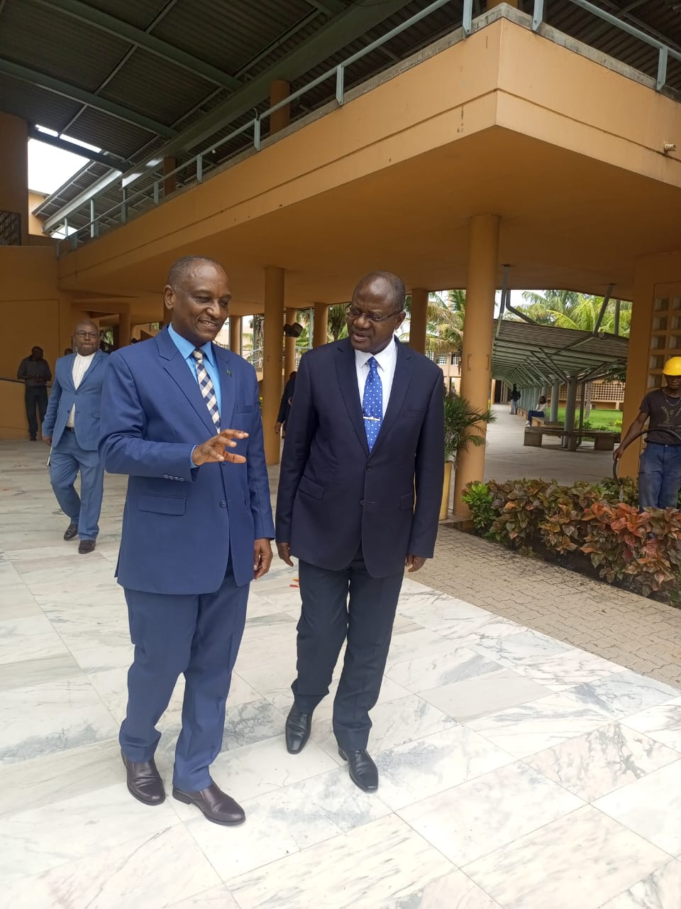 BALOZI KASIKE AKUTANA NA MKUU WA CHUO CHA JOAQUIM CHISANO MU – Full ...