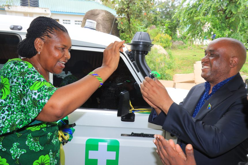 MBUNGE ILEMELA AKABIDHI GARI LA KUBEBEA WAGONJWA – Full Shangwe Blog