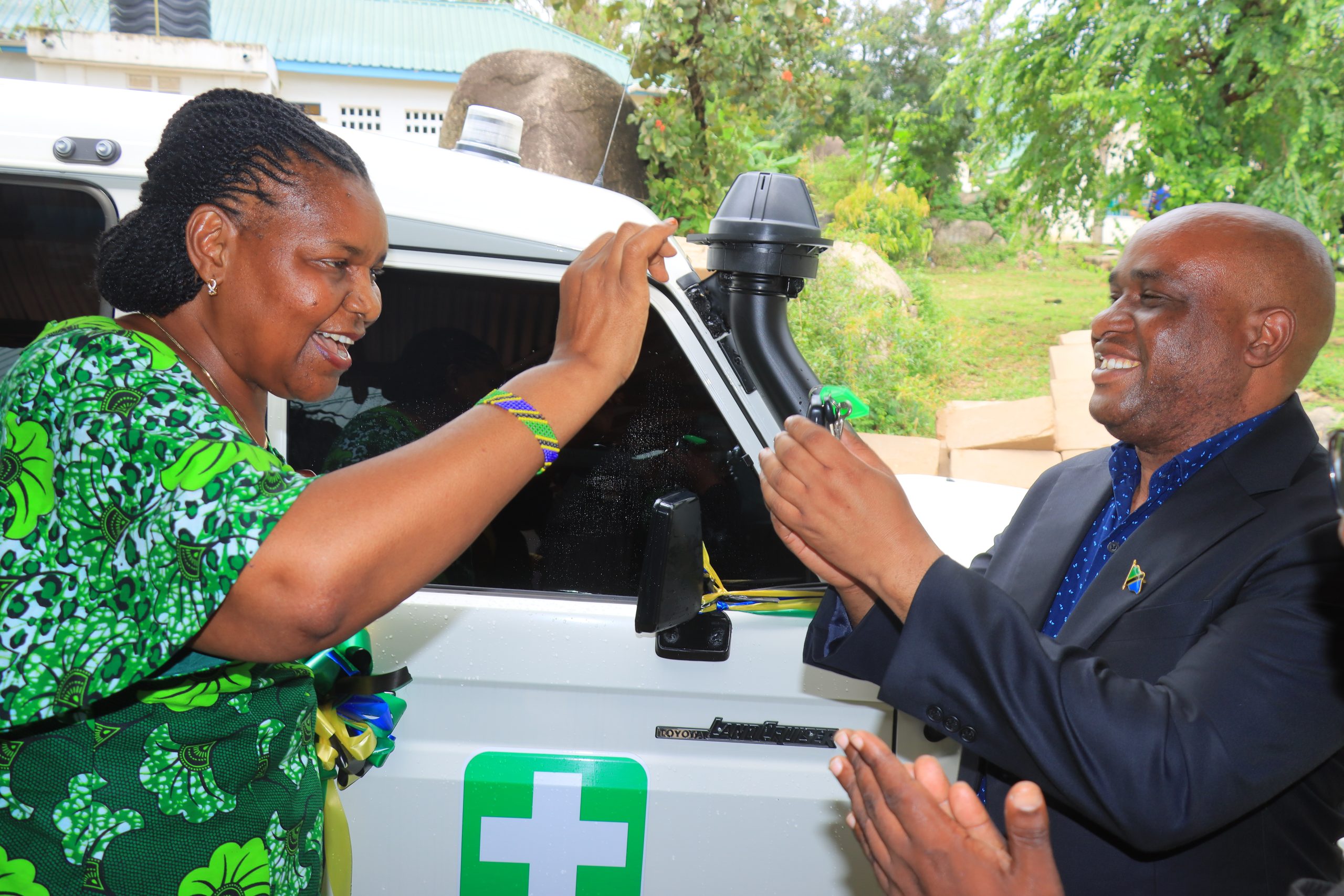 MBUNGE ILEMELA AKABIDHI GARI LA KUBEBEA WAGONJWA – Full Shangwe Blog