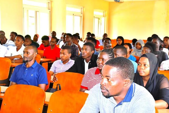 WANAFUNZI CHUO KIKUU SUA KAMPASI YA MIZENGO PINDA KATAVI WAFUNDWA ...
