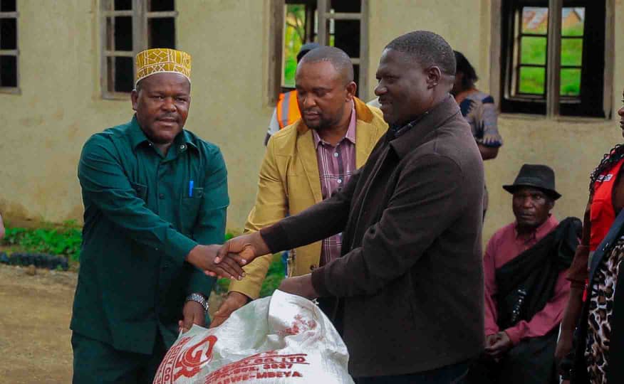 WADAU WAENDELEA KUTOA MSAADA KWA WAHANGA WA MAPOROMOKO – Full Shangwe Blog
