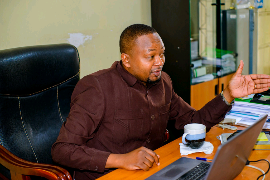 BRIGEDIA JENERALI NDAGALA AKAGUA ENEO LILILOATHIRIKA NA MAJI WILAYA YA ...