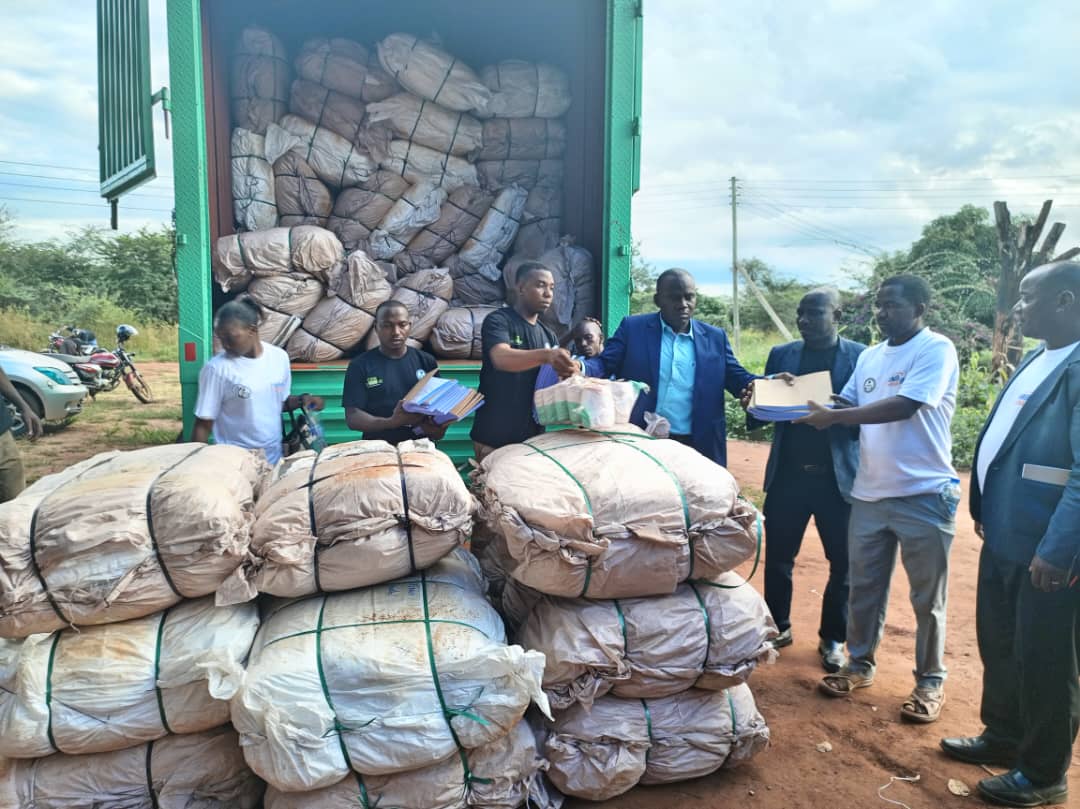 RUNALI WAGAWA VIROBA 800,000VITABU NA KAMBA KWA WAKULIMA WA NACHINGWEA ...