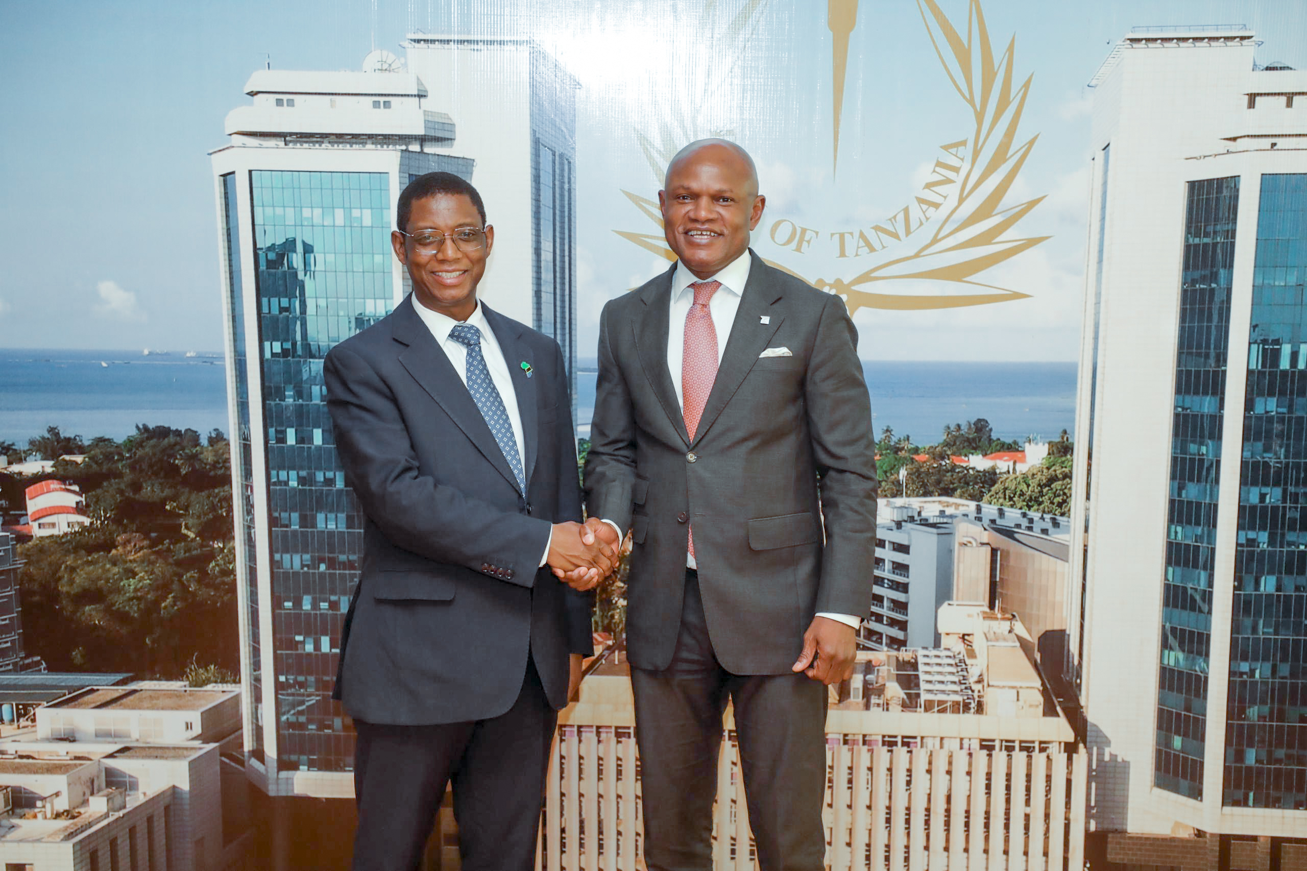 AFISA MTENDAJI MKUU WA BENKI YA ACCESS AFRIKA OLUSEYI KUMAPAYI AKUTANA ...