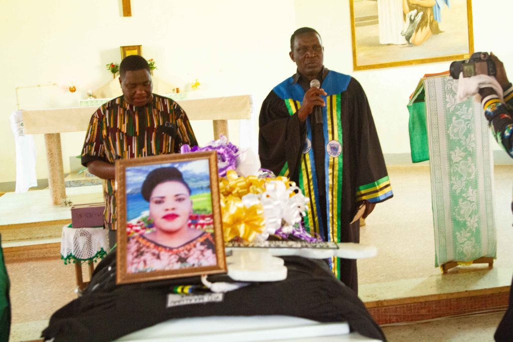 WAZIRI SIMBACHAWENE: DIWANI MHE. MARIA KIGOSI HAKUPEWA SUMU,KIFO CHAKE ...