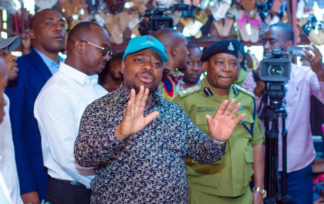 RC CHALAMILA WAFANYABIASHARA WALIOFUNGUA MADUKA KARIAKOO WASISHINIKIZWE ...