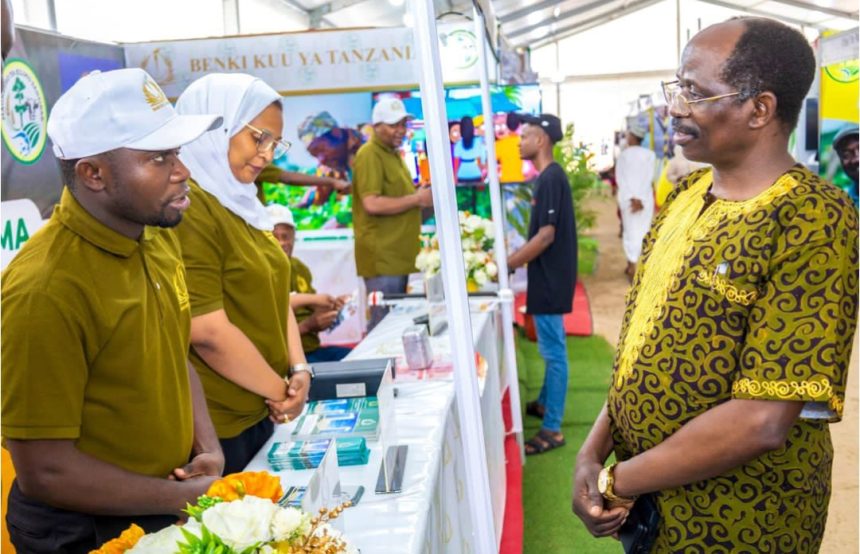 KATIBU MKUU KILANGI ATEMBELEA BANDA LA BoT MAONESHO YA NANENANE ...