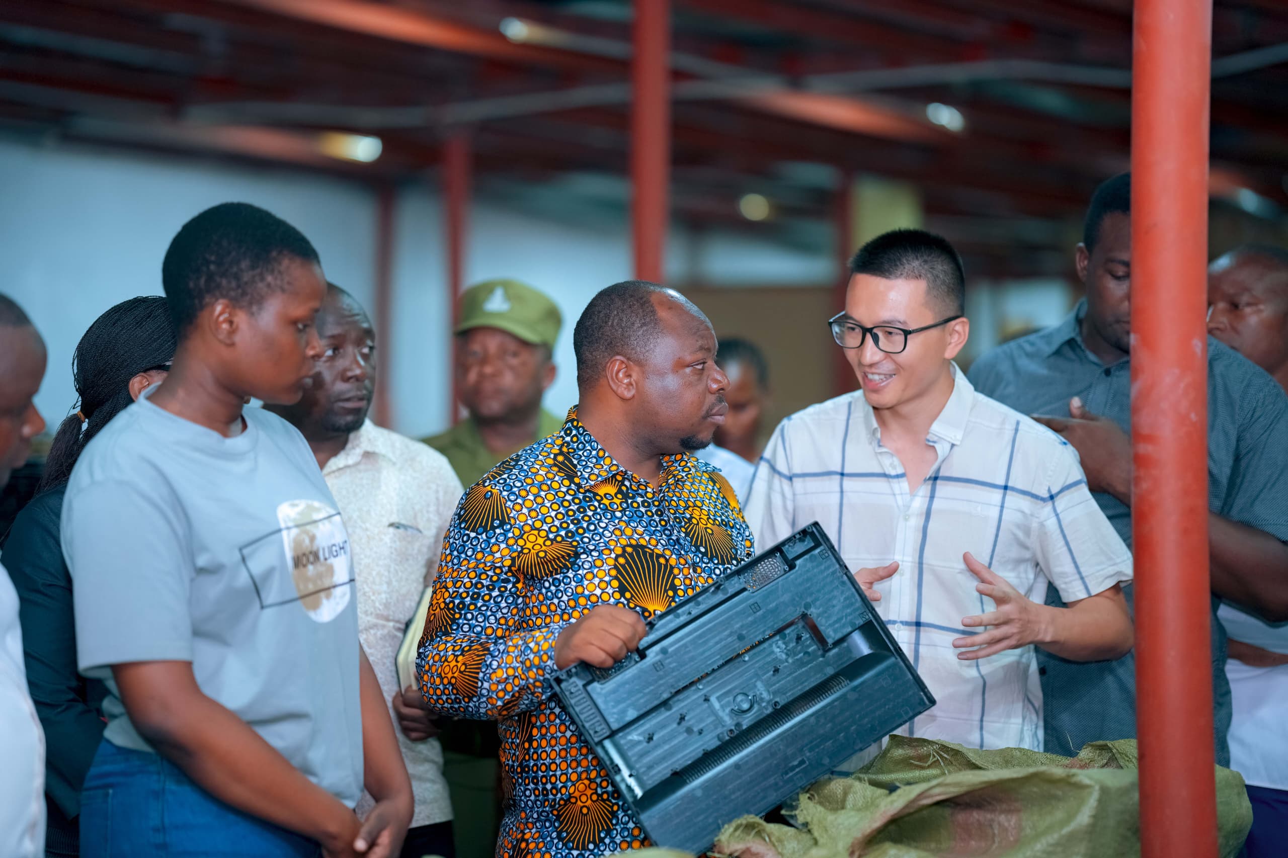 RC CHALAMILA AFANYA ZIARA YA KUSHITUKIZA KIWANDA CHA HOPE RECYCLING ...