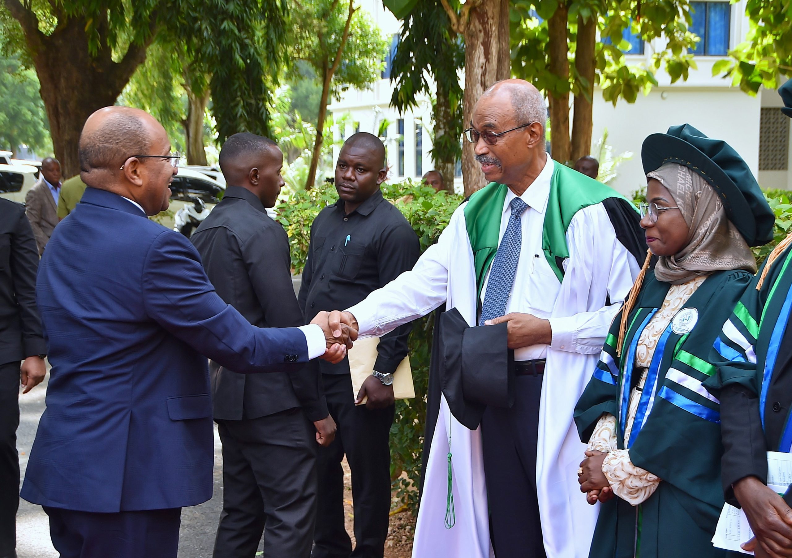 RAIS WA ZANZIBAR MGENI RASMIN MAHAFALI YA 24 YA CHUO KIKUU CHA ...