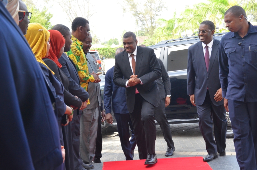 MAKAMO WAPILI WA RAIS WA ZANZIBAR HEMED SULEIMAN ABDULLA AFUNGUA ...