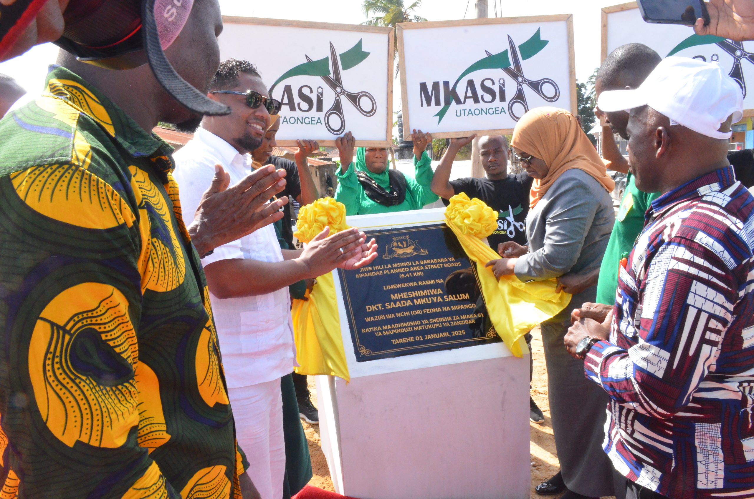 WAZIRI WA NCHI OFISI YA RAIS FEDHA NA MIPANGO AWEKA JIWE LA MSINGI ...