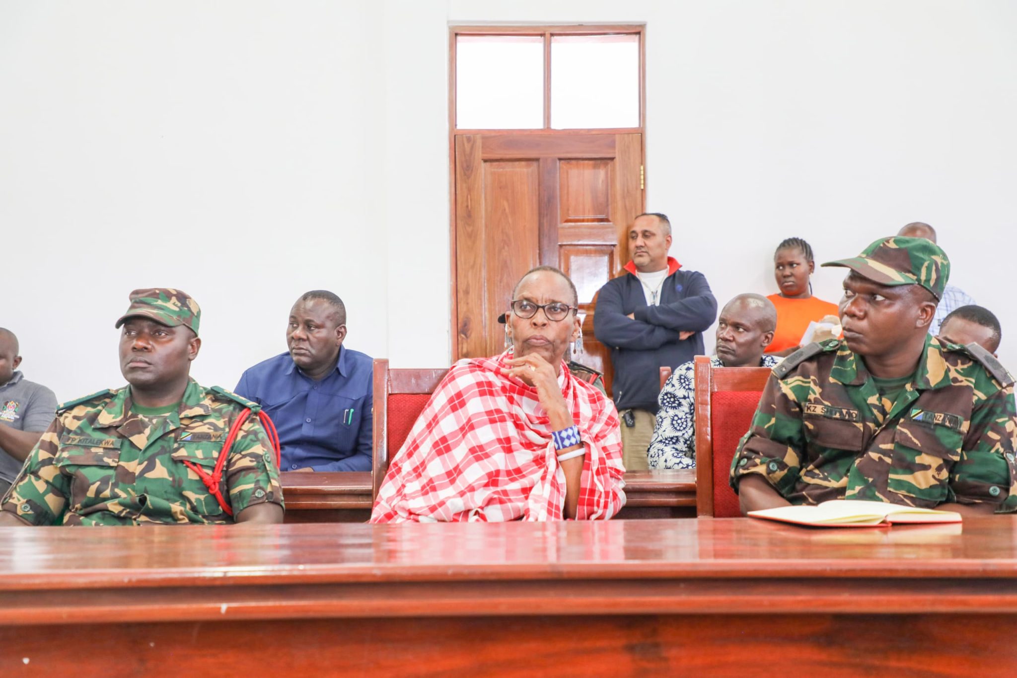 WAZIRI WA ULINZI NA JKT AFANYA ZIARA WILAYANI MONDULI KUONGEA NA ...