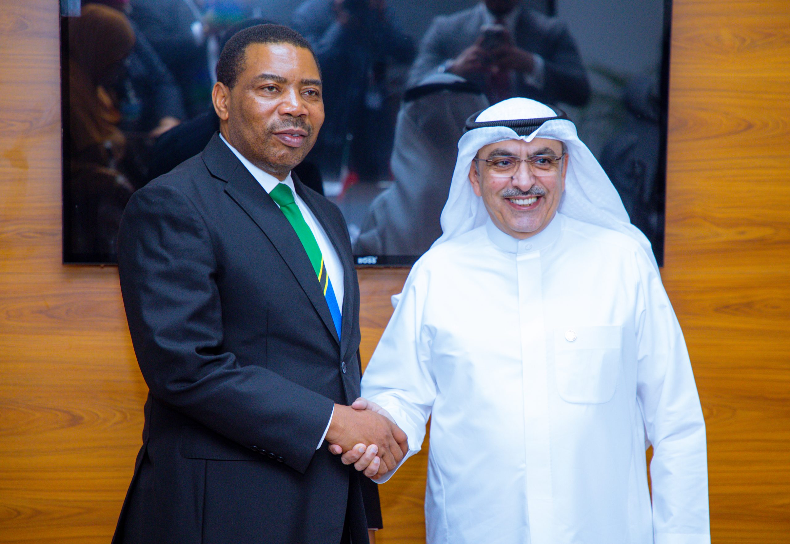 DKT NCHEMBA AKUTANA NA KUFANYA MAZUNGUMZO NA MKURUGENZI MKUU WA KUWAIT ...