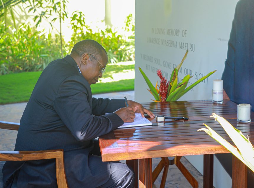 MAKAMU WA RAIS AIJULIA HALI FAMILIA YA MAREHEMU MAFURU – Full Shangwe Blog