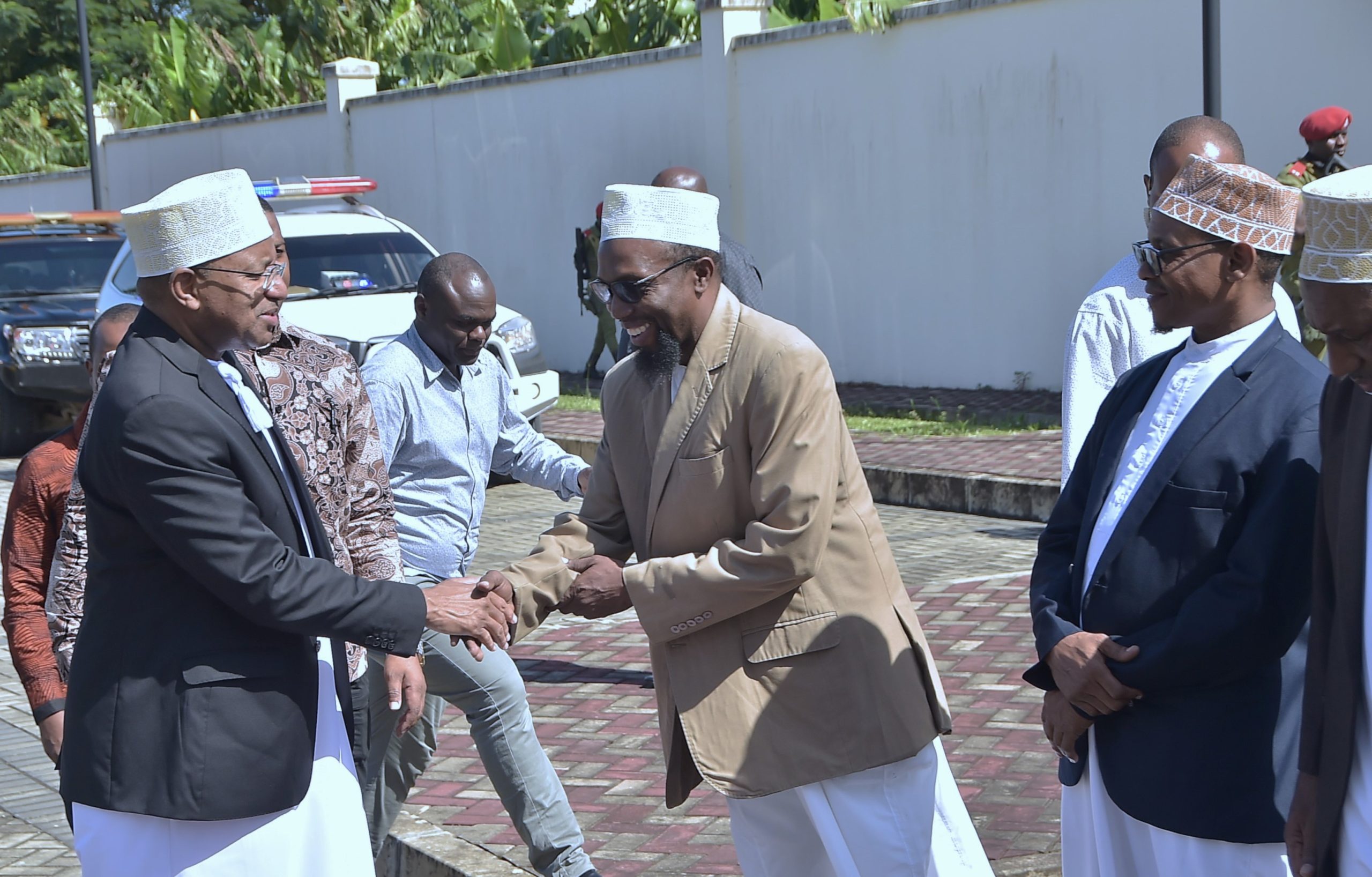 RAIS WA ZANZIBAR ALHAJJ DK.HUSSEIN MWINYI AMEZUNGUMZA NA KUWAAGA ...