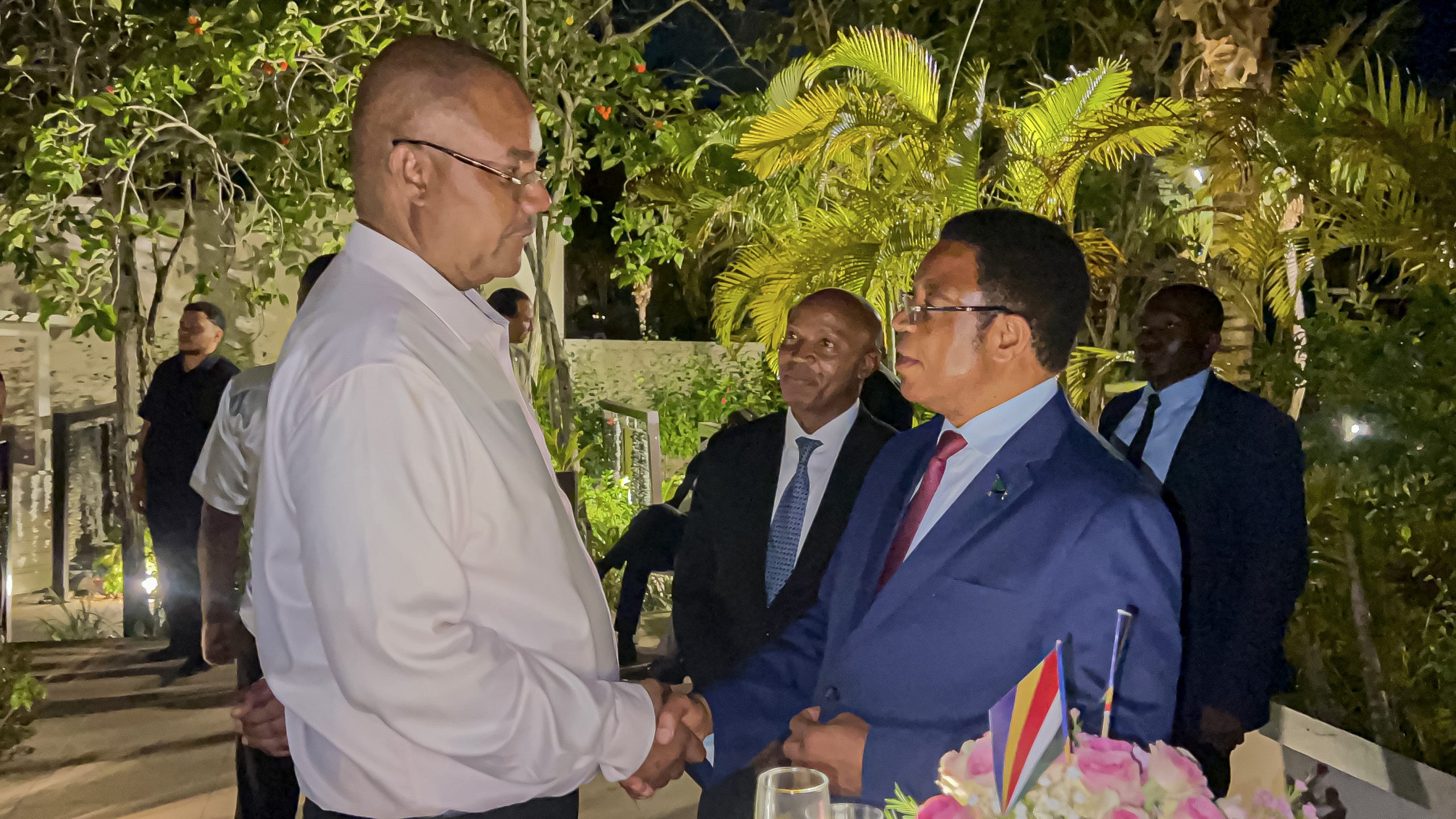 WAZIRI MKUU AKUTANA NA RAISI WA SHELISHELI – Full Shangwe Blog